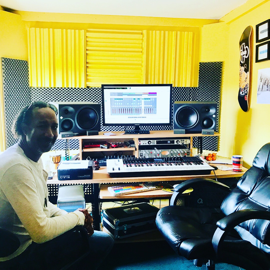 Atmosfear – DEE BYRNE